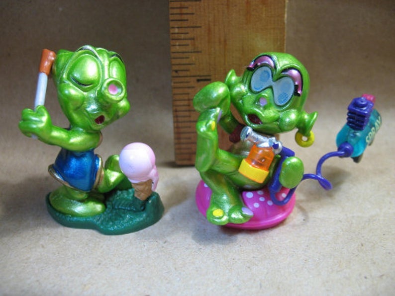 Who remembers these alien toys of Kinder surprise?