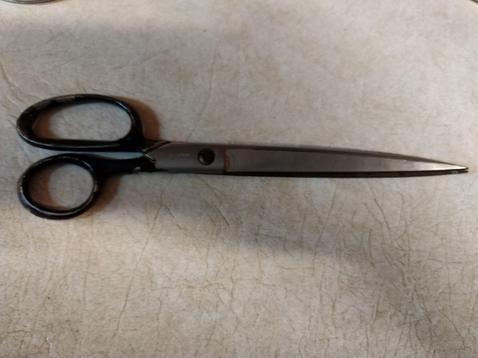 Those scissors with the squiggly edges!